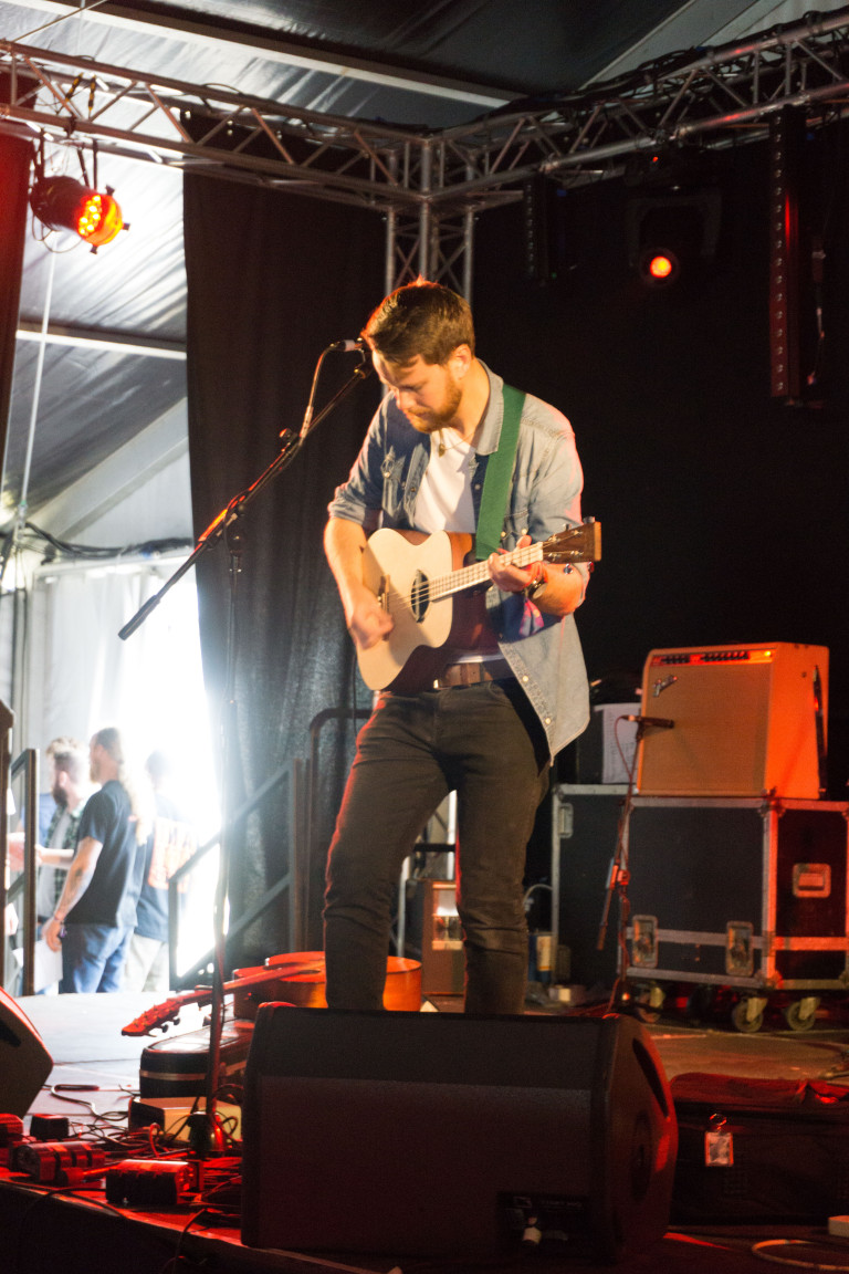 Elliott-singer-@-Looe - Vanessa Williams Copywriter